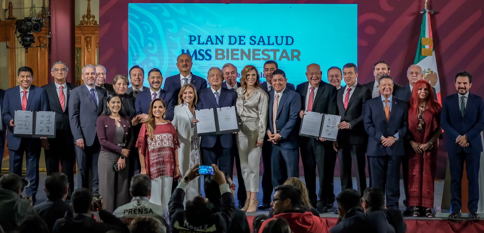 Rocha firma el acuerdo de federalización del Programa IMSS Bienestar con AMLO y demás ...